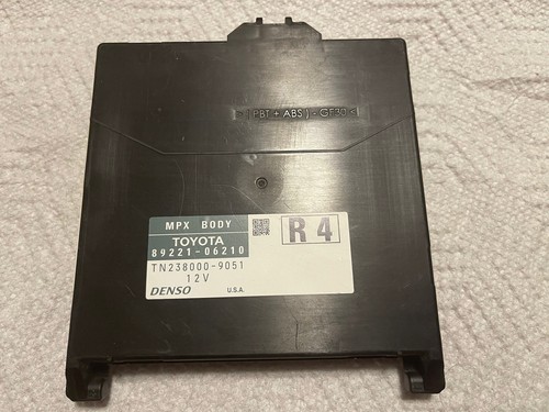 2013-2014 Toyota Camry Multiplex Network Body Control Unit. R4 89221 ...