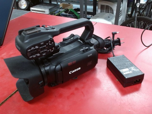 Canon XA40 Professional Camera Black good Condition with Charger ...