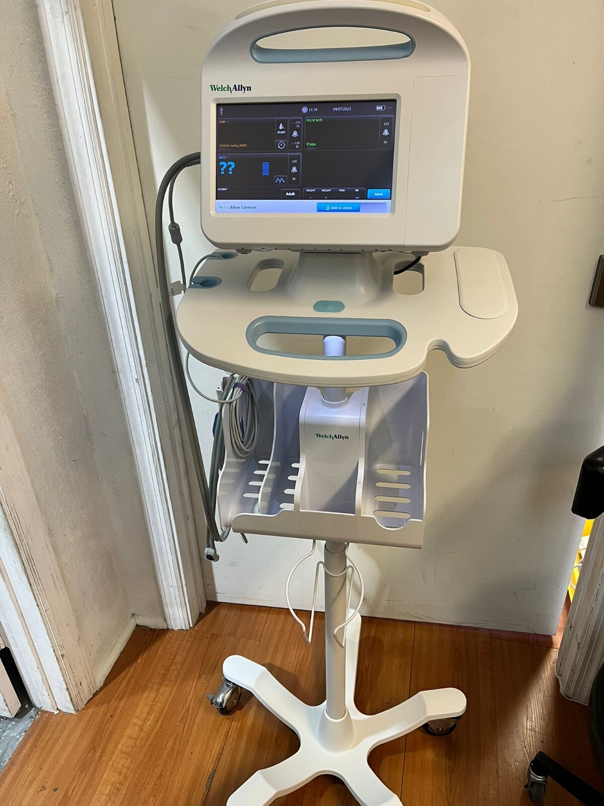 Welch Allyn Connex Vital Signs Monitor NIBP & SpO2 w/ Cart | eBay
