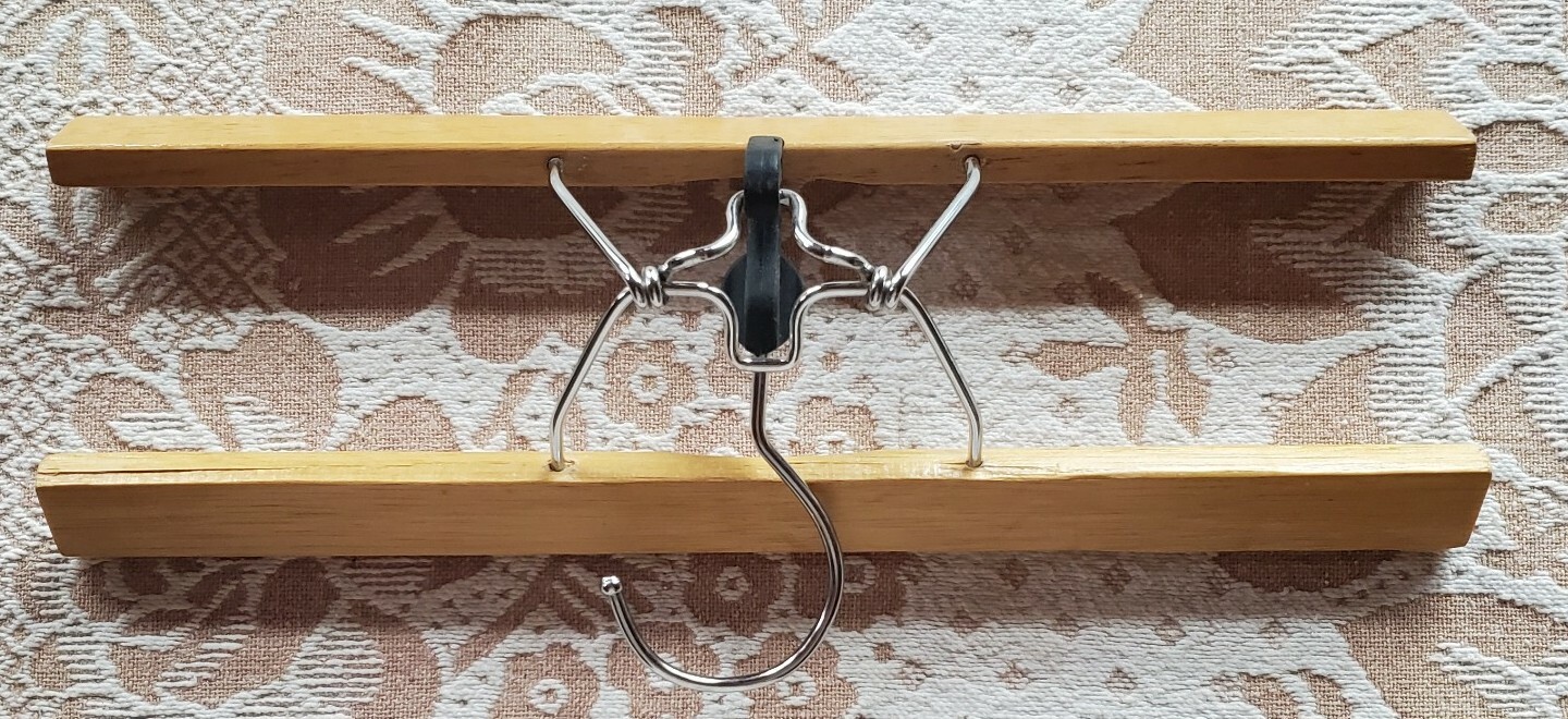 Wooden Pant or Skirt Clasp Hangers Lot of 4 | eBay