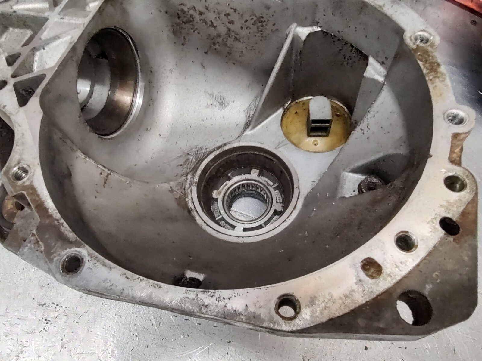 GM 9.25" IFS front differential 4wd Carrier Left side housing half ...