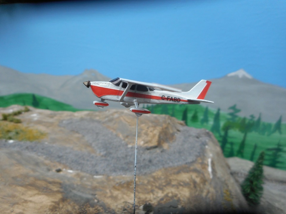 N Scale Airplane Cessna 172 with Wheels | eBay