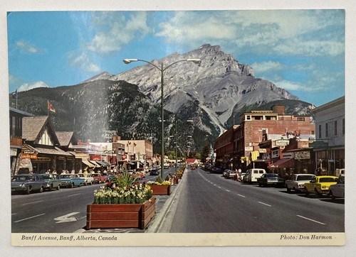 Postcard Alberta Canada Banff Avenue Street Scene Unused | eBay