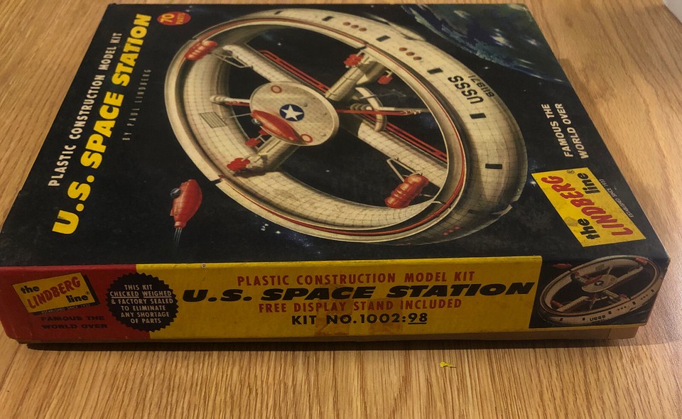 U.S. Space Station Plastic Model Kit . Complete. The Lindbergh Line ...