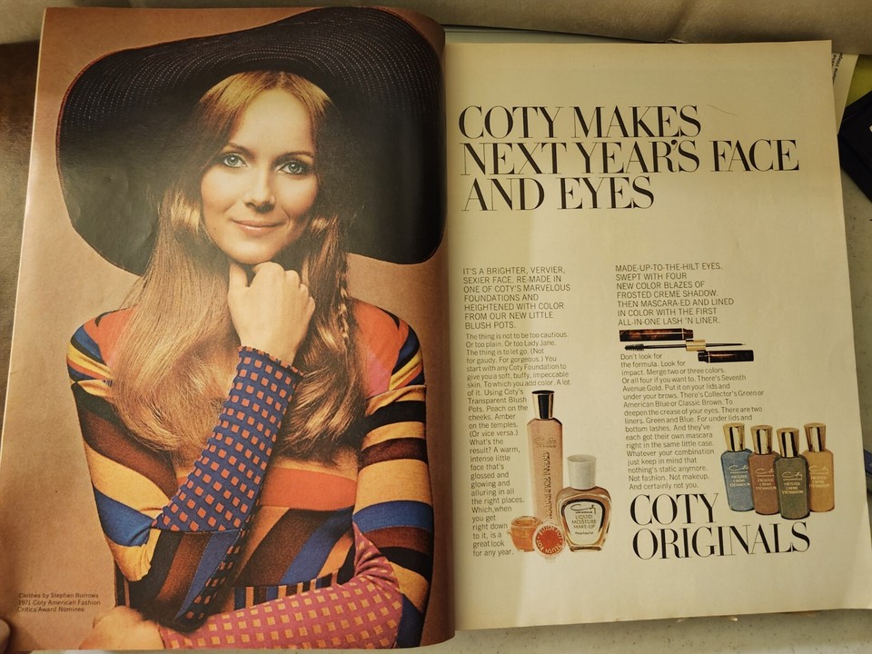 Vintage GLAMOUR Magazine OCT 1971 Cybill Shepherd Model | eBay