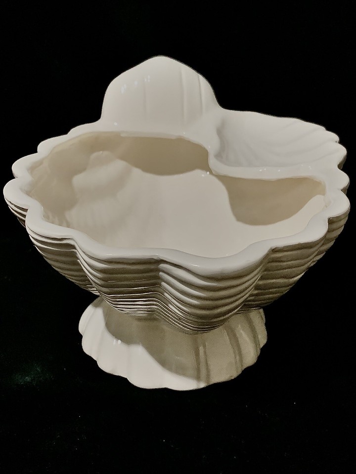 White Clam Sea Shell Bowl Rippled Ceramic with Shell Pedestal Excellent ...