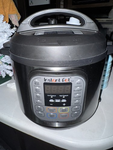 Instant Pot IP-DUO60 6 qt. 7-in1 Electric Pressure Cooker - Black ...