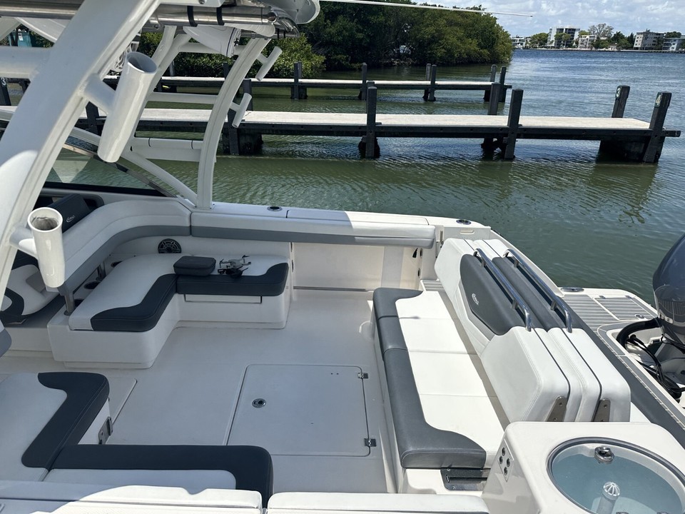 2020 Robalo R317 Dual Console | eBay