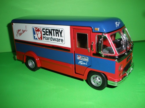 SENTRY HARDWARE 1961 DIVCO DIVIDEND Die Cast CROWN PREMIUMS STEP VAN ...