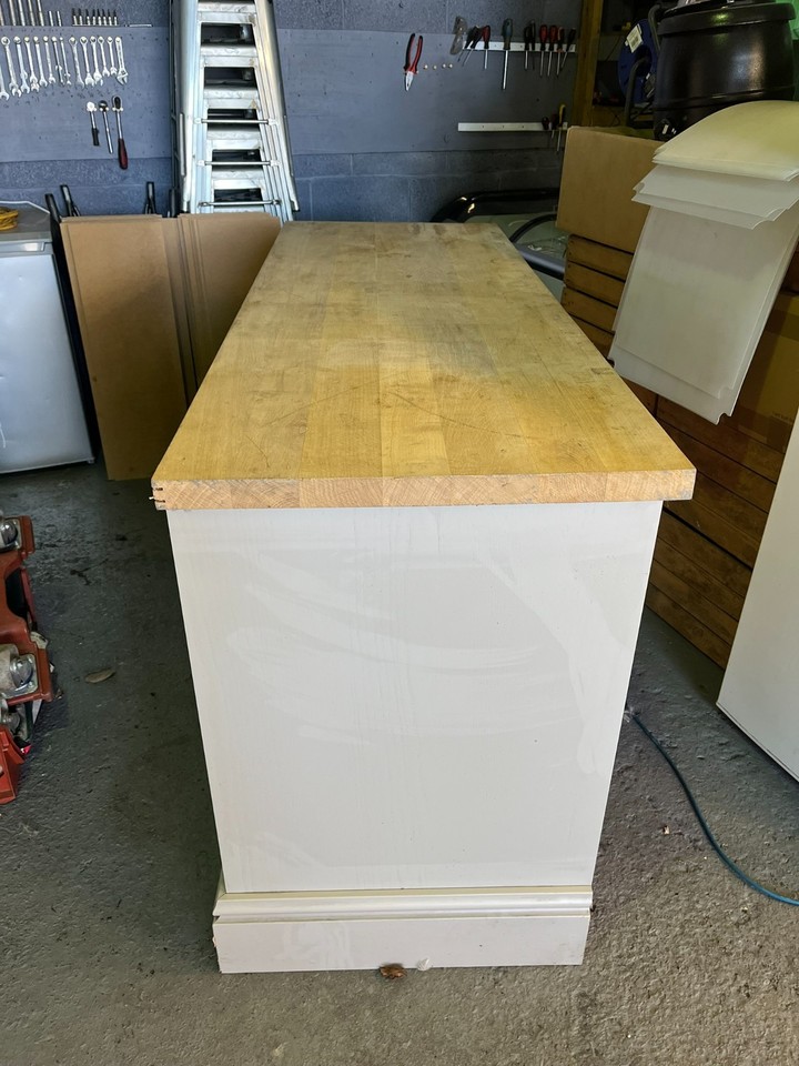 Kitchen base unit 1600mm. Howdens Elmbridge Pebble 2 x 800mm base units ...