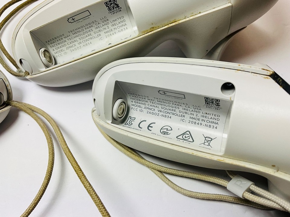 Lot of 3 Oculus Meta Quest 2 VR Controllers Only Broken PARTS ONLY Read ...