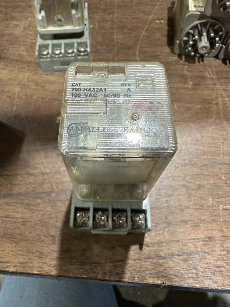 ALLEN BRADLEY 700-HA32A1 RELAY WITH BASE W494 | eBay