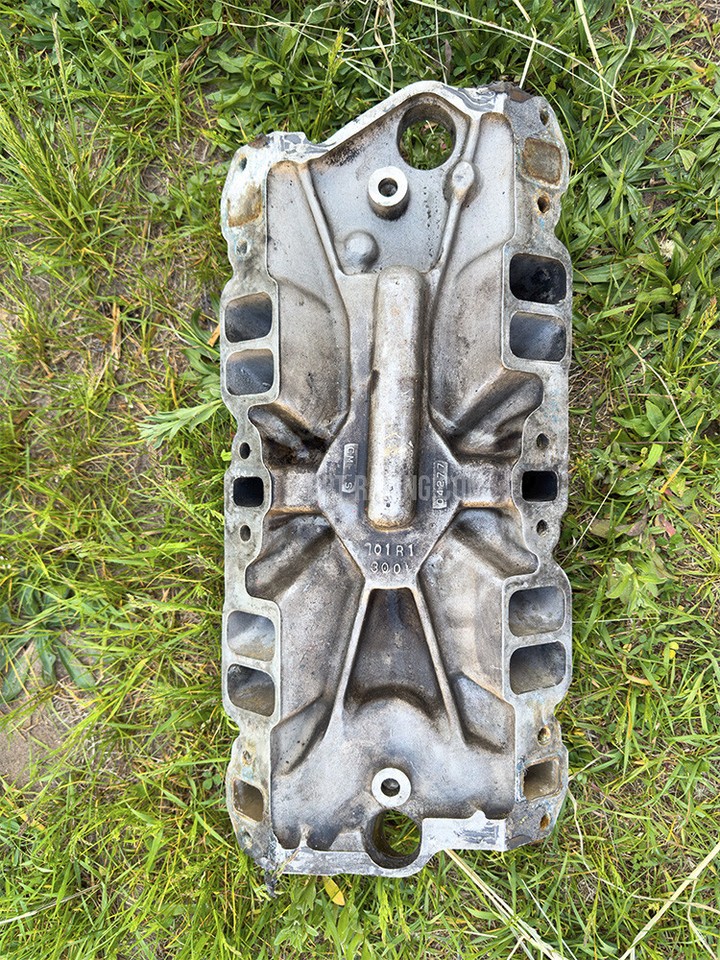 701R1 300 EGR Holley Street Dominator Intake Manifold SBC Small Block ...