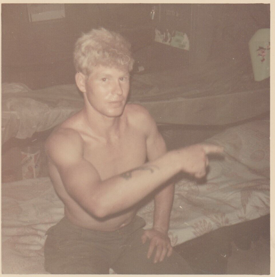 Vietnam PHOTO- Army GI w/176TH ASSAULT HELICOPTER CO at CHU LAI - I ...