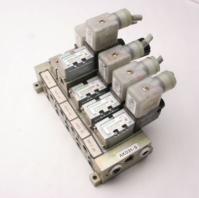 Bank of 5 Numatics Solenoid Valves, 4x 031SA4154 000061, 1x 031SA4154 ...