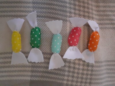 Handmade novelty felt pkt with 4 catnip polka dot sweets inside (cat ...