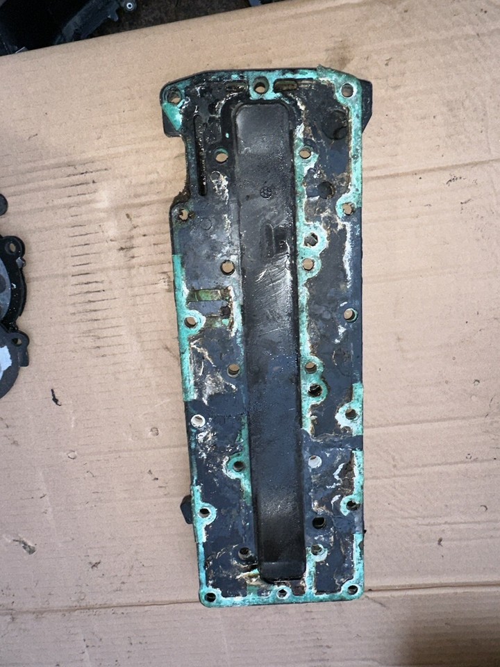 EXHAUST COVER & WATER JACKET PLATE 75HP 90HP 2 Stroke MERCURY MARINER ...