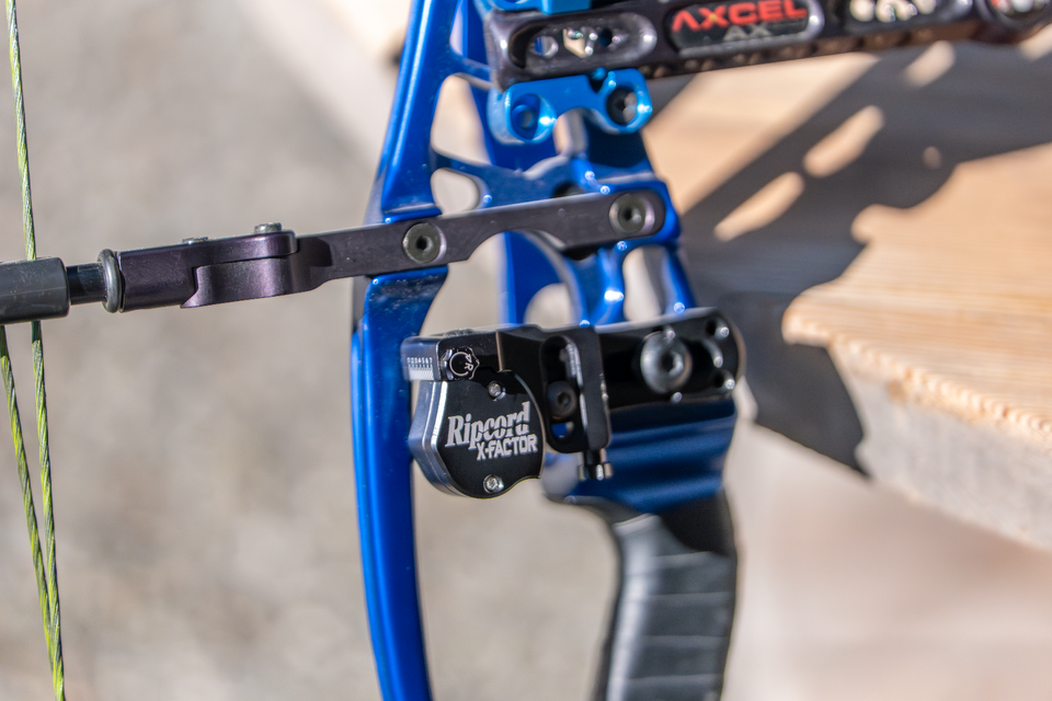 Hoyt Podium X Elite 50-60 lbs BLUE w/ Axcel AX3000 Sight +2x BStinger ...
