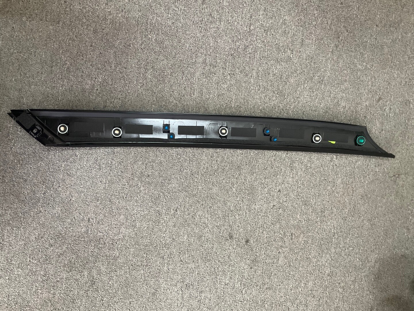 OEM 86180-2V000 Front RH Windshield Garnish Molding for Hyundai ...