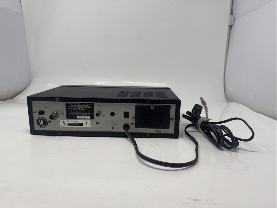 Realistic Pro 2004 Scanning UHF VHF 300 Channel Receiver Turns On ...