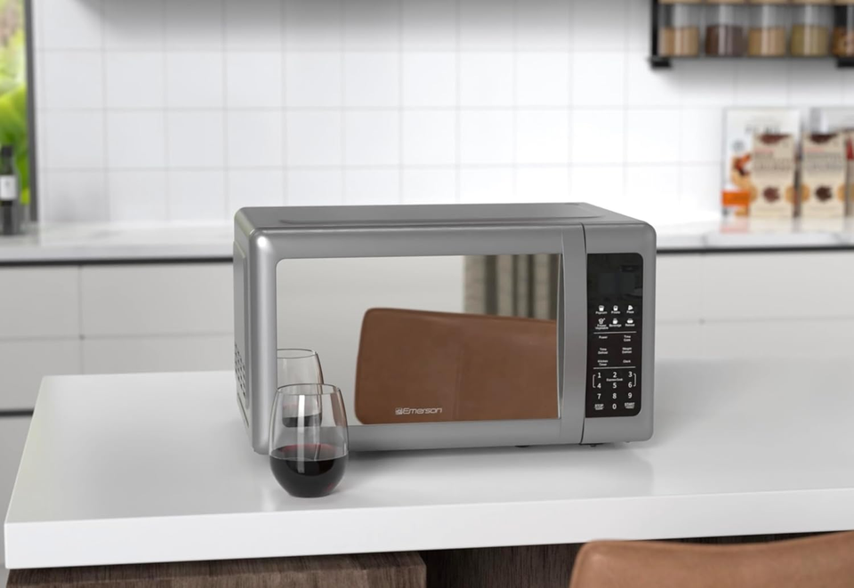 MW7601SL Compact Countertop Microwave Oven with Sleek Mirrored Finish ...