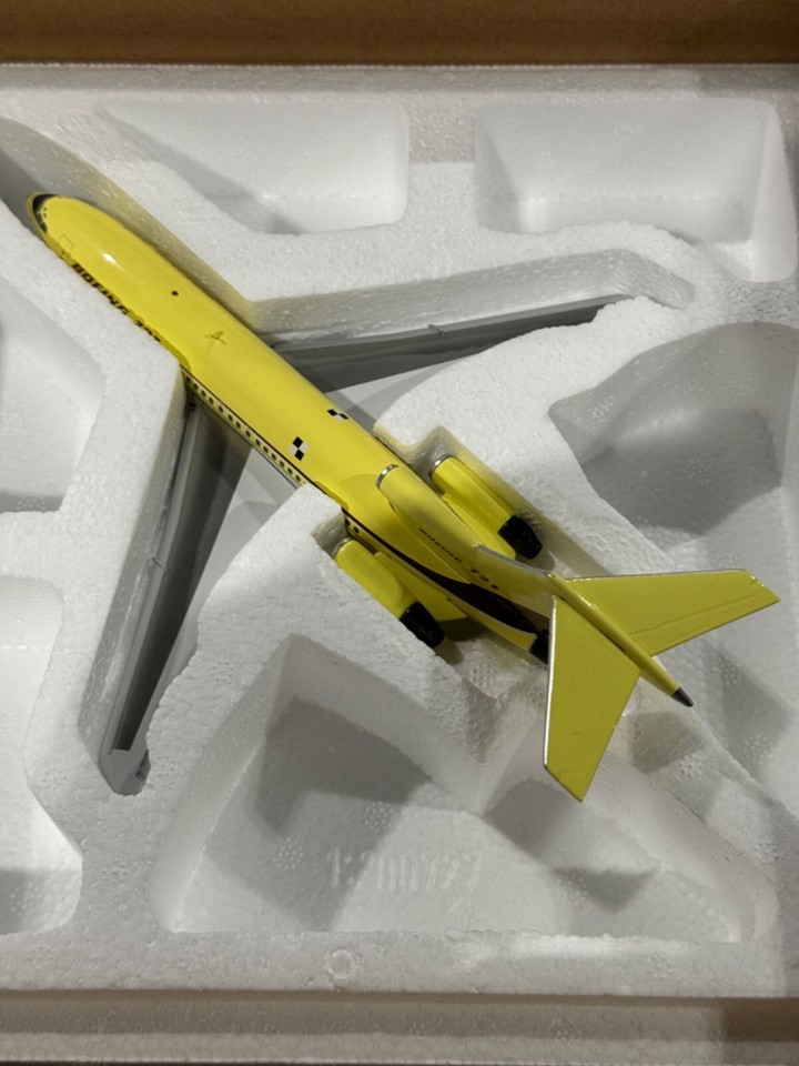 Inflight IF721001 Boeing 727-100 Factory House Hue N7001U Diecast 1/200 ...