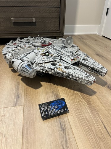 LEGO Star Wars: Millennium Falcon 75192 with Minifigs Instructions OG ...