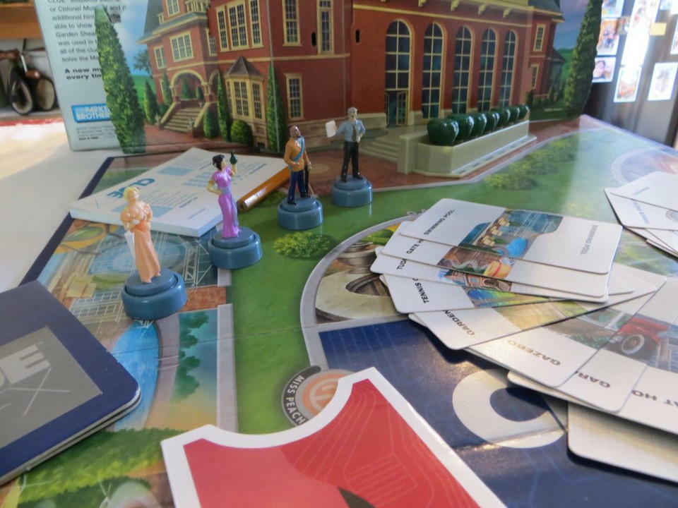 Clue FX Electronic Talking Game Deluxe Detective 9 Locations Butler 8 ...