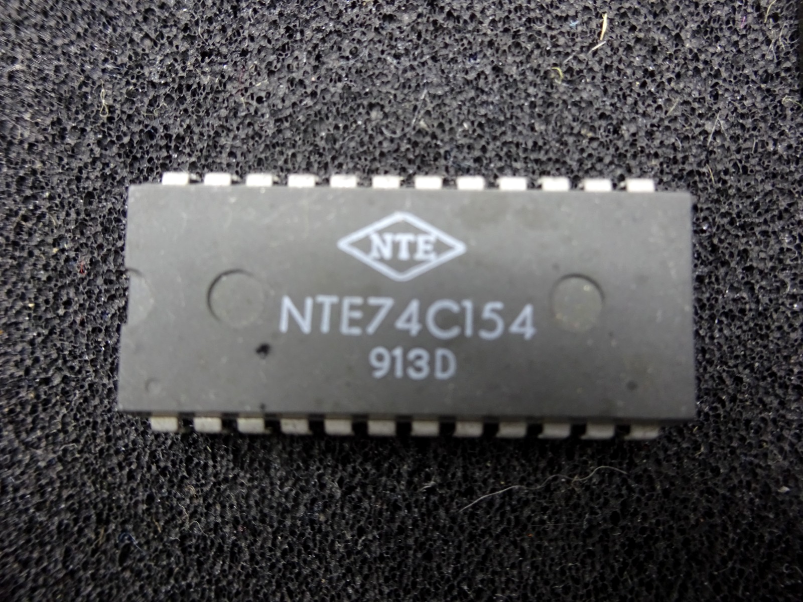 NTE74C154 IC CMOS 4 Line To 16 Line Decoder / Demultiplexer DIP24 ...