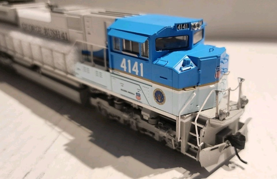 Walthers Mainline HO Scale EMD SD70ACe Locomotive UP #4141 "GEO. H.W ...