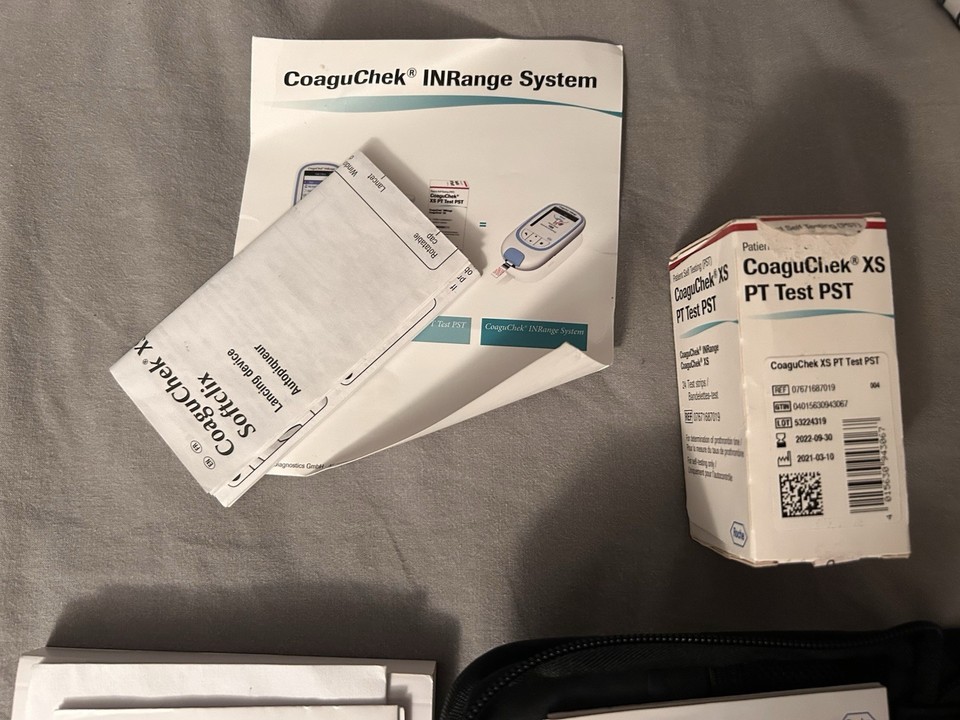 Roche CoaguChek XS INRANGE Coagulation Meter with Case And Test Strip ...