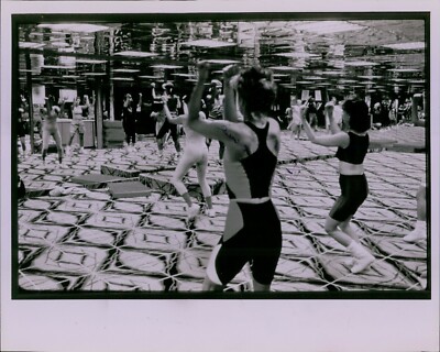 LG834 1993 Original Photo WOMENS EXERCISE CLASS Aerobics Fitness Sweaty ...