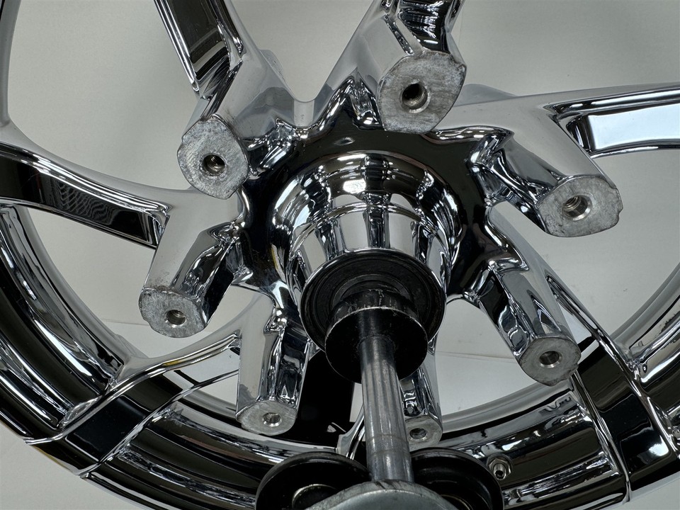 Harley-Davidson 2011 Road Glide CVO Wheels Agitator Chrome F 18x3.5 R ...