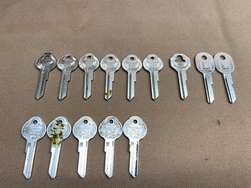 Vintage NOS Lot of 14 Briggs & Stratton GM Car Key Blanks 9 Brass & 5 ...