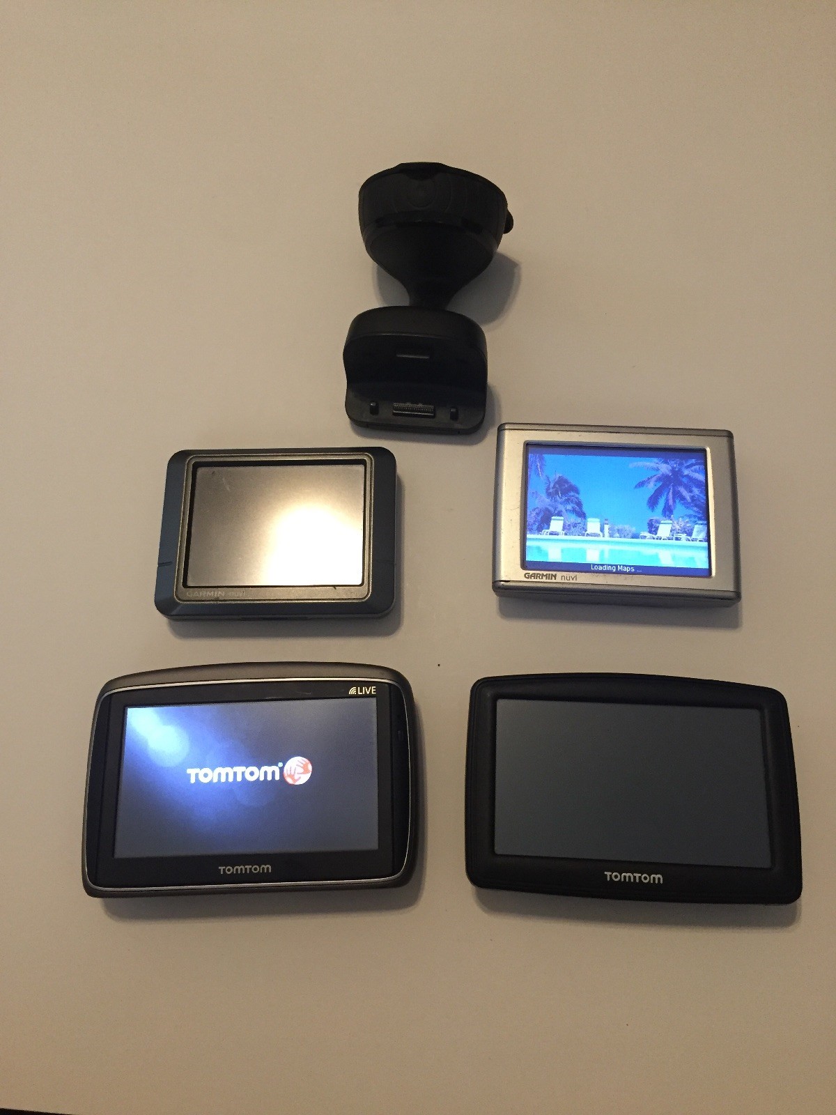 GPS Lot Of 4 Garmin Nuvi And Tomtom Units For Parts Please See ...