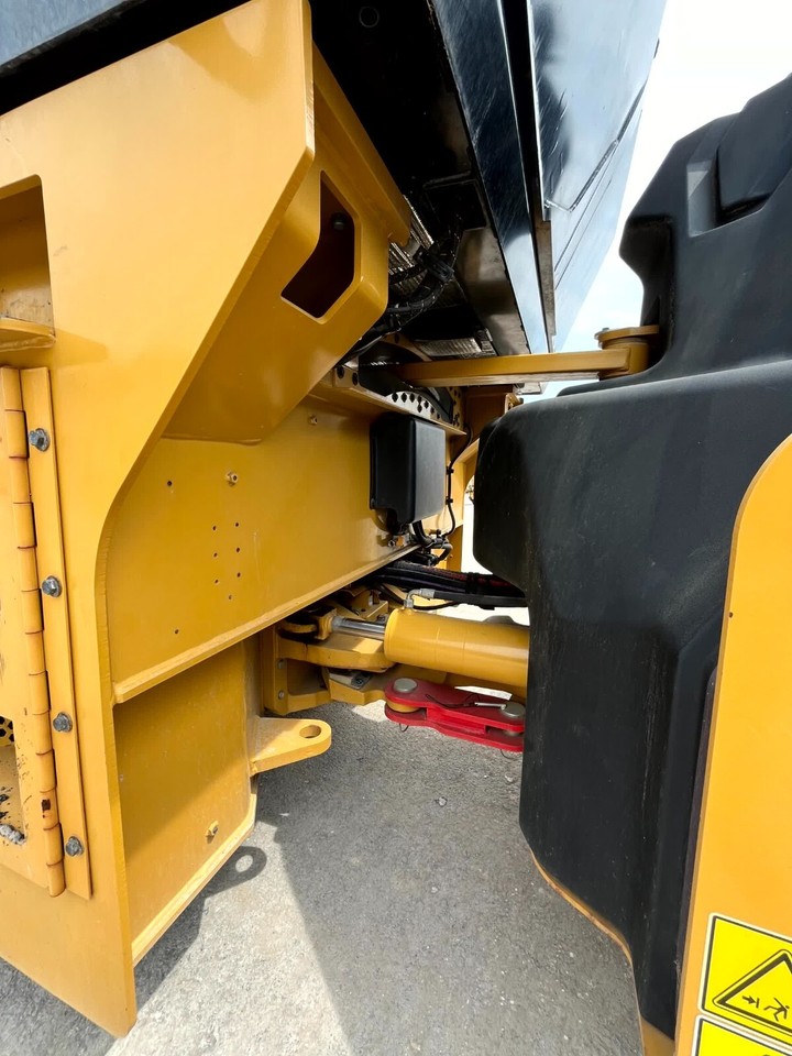 2017 Caterpillar CAT CB66B 84" Smooth Double Drum Vibratory Ride On ...