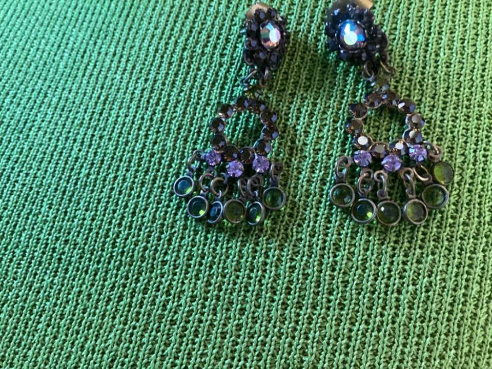Designer earings oscar de la renta dangle earrings with green/purple ...