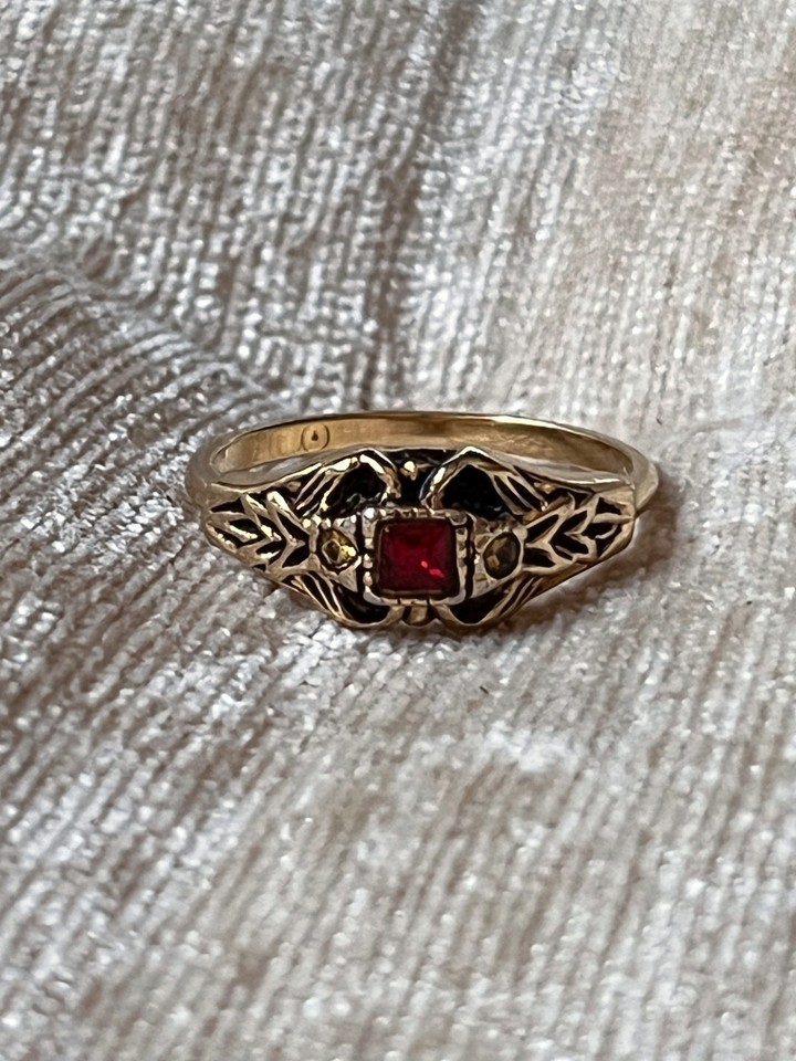 Vintage Victorian Style Gold Tone Ring w Square Red Stone and Green ...