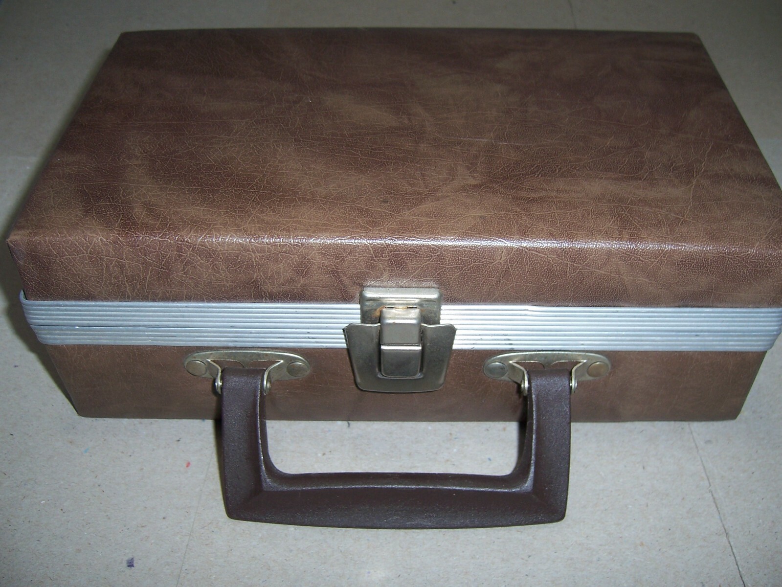 CASSETTE STORAGE CARRY CASE WITH A BONUS LOT OF 12 CLASSIC CASSETTES ...