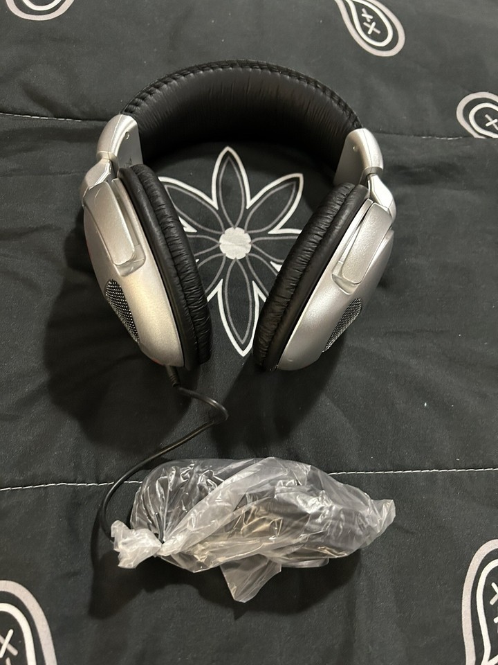 Hugo Boss parfums HEADPHONES GREAT VALUE!!!!!!!!🔥🔥🔥 | eBay