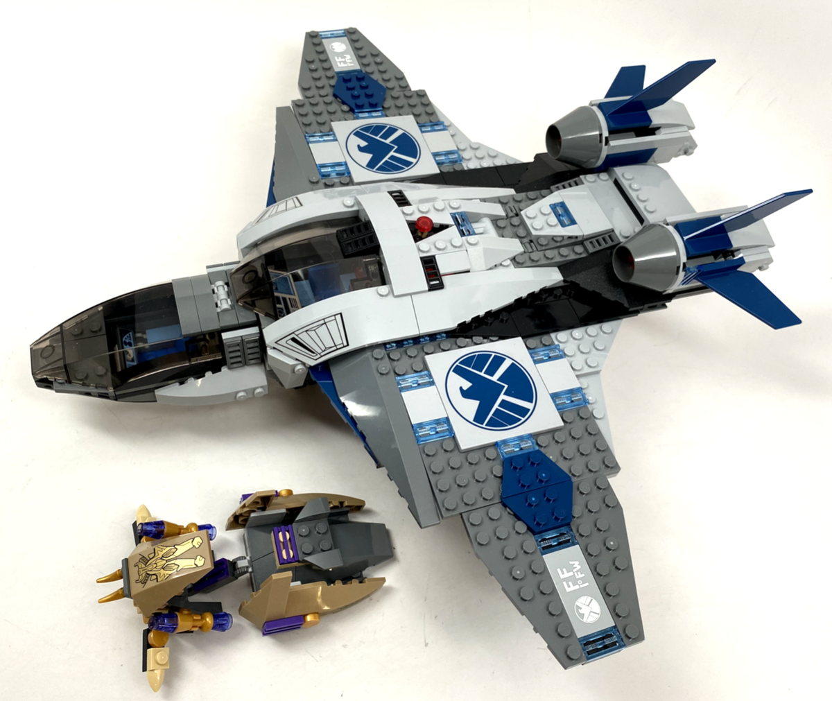 Shield Quinjet Lego