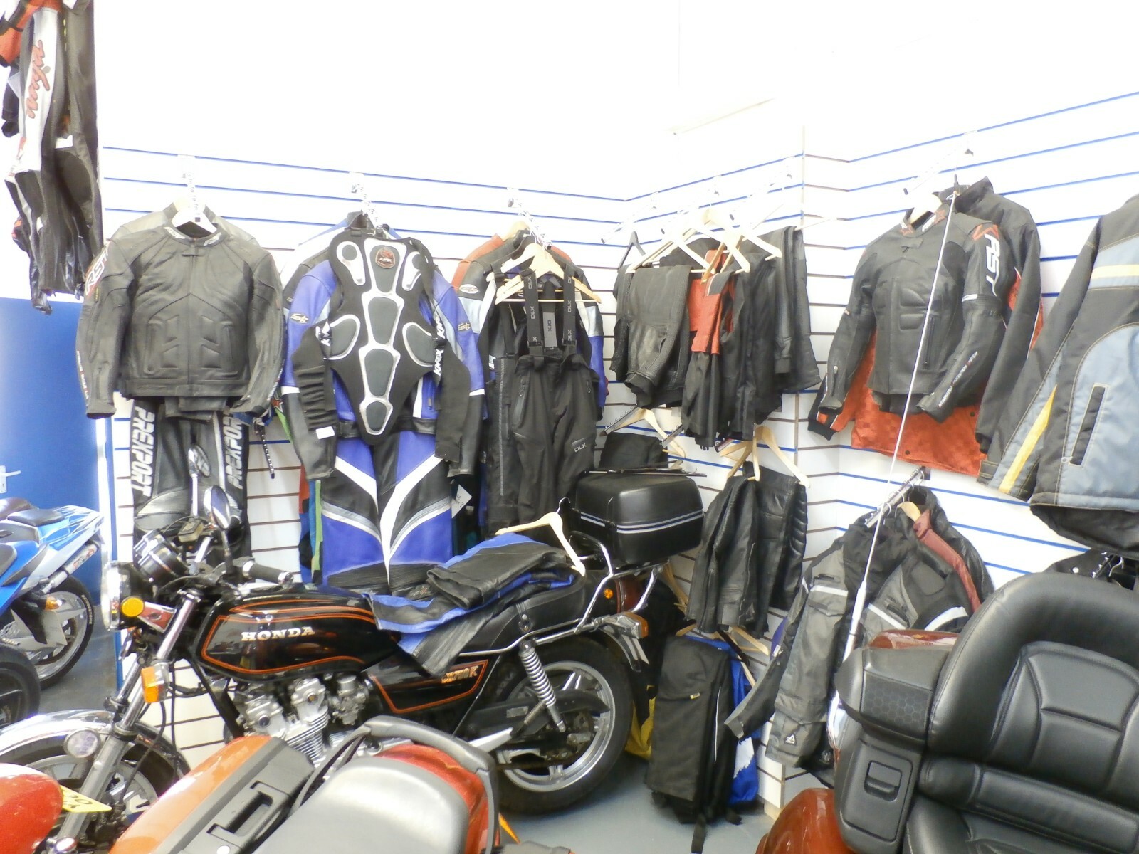 Motrax Sparky Sparkies Knee Sliders Titanium MOTOGP for sale online | eBay