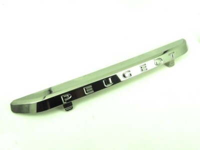 Véritable Neuf Peugeot Logo Calandre Avant Emblème Logo Pour 108 2014 ...