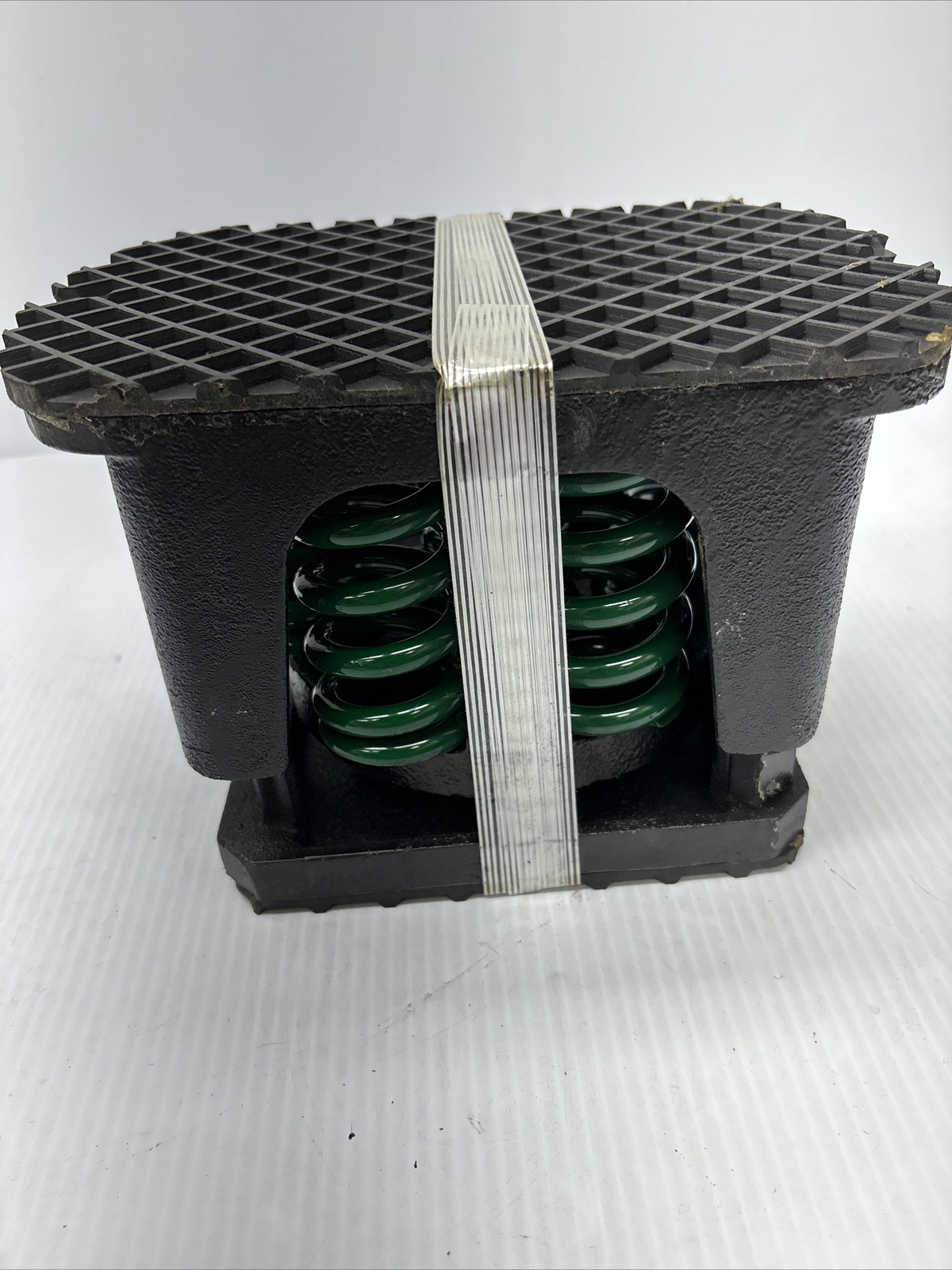 VMC SPRING FLOOR MOUNTED NON-SEISMIC CT ISOLATORS C7T-1D-6300 MAX 6300 ...