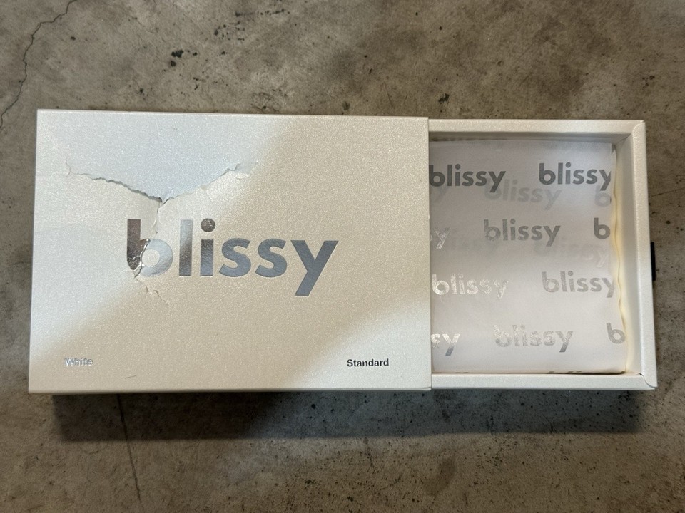 Blissy 100% Pure Mulberry Silk Standard Pillowcase White - Damage New ...