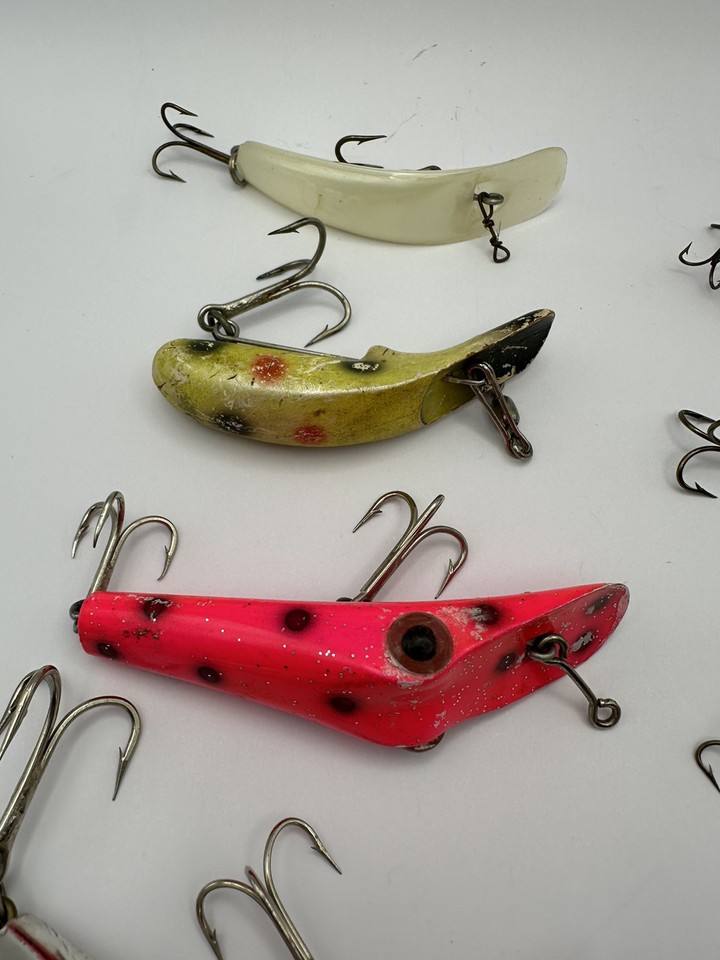 17 Vintage Fishing Lures Lot Helin Flatfish mixed sizes colors T4 S3 ...