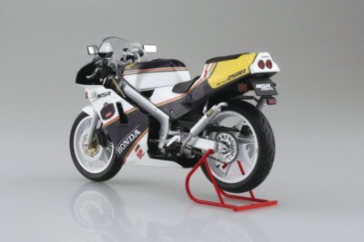 Aoshima 1/12 Scale Model Sport Bike (51) Kit Honda NSR250R Aoshima 1/12 Scale Model Sport Bike (51) Kit Honda NSR250R