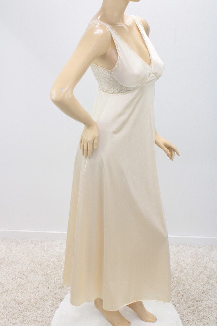 Vintage Long Flowing Nightgown M Ivory Stretch Lace T… - Gem