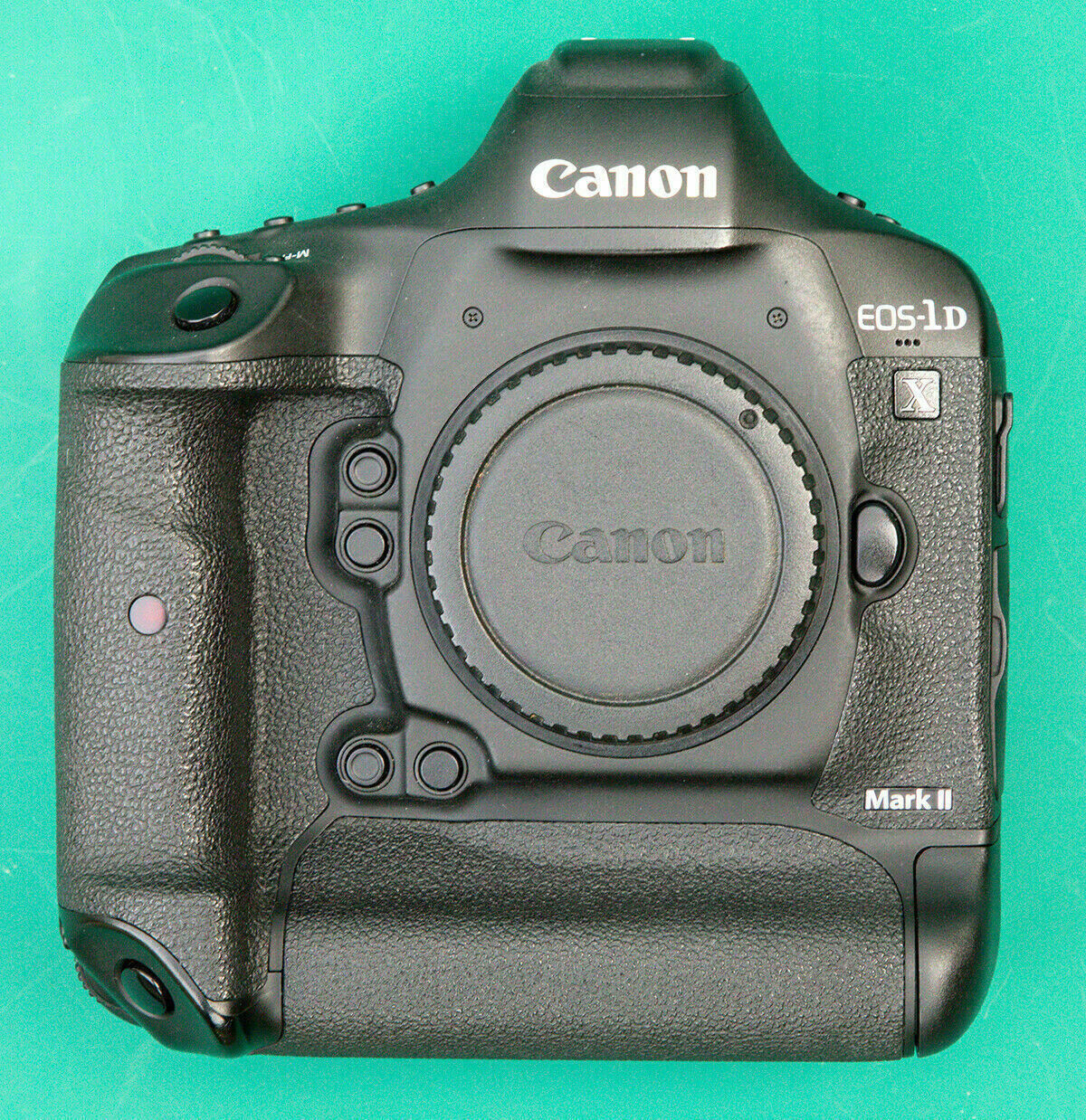 Canon EOS 1DX MK ii Body + Genuine Battery & DualCharger, veryLow count ...