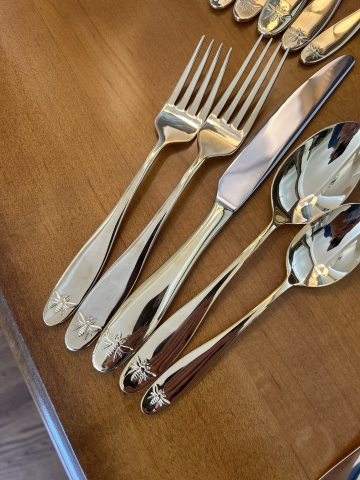 Williams Sonoma Bee Flatware 20 Piece Set PRE-OWNED READ | eBay